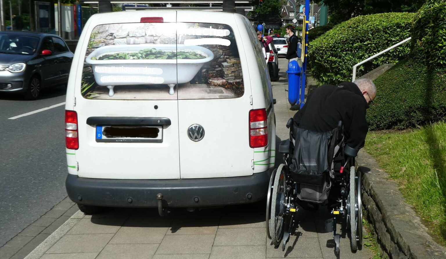 Parken auf Gehwegen - FUSS e.V.
